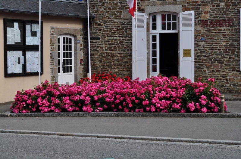 La Mairie et ses abords | Site de la commune de Barenton